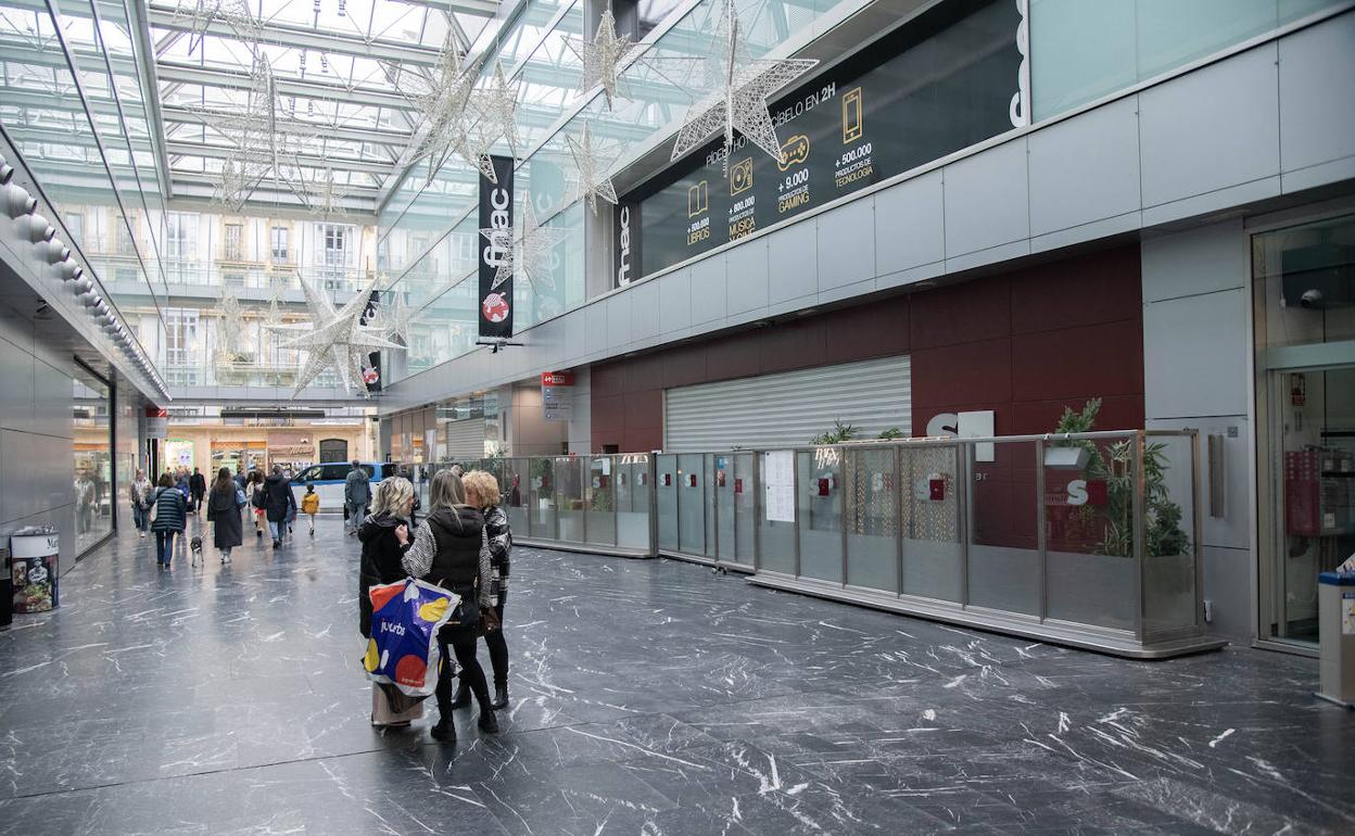 San Sebastián: El bar SM y el Centro Café de San Martín echan el cierre en Donostia | El Diario ...